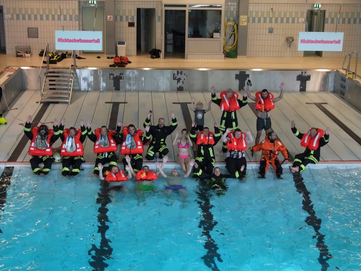 Gewöhnungsübung im Oppenheimer Hallenbad